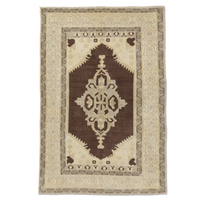 Vintage Rug - 4.7' x 7'